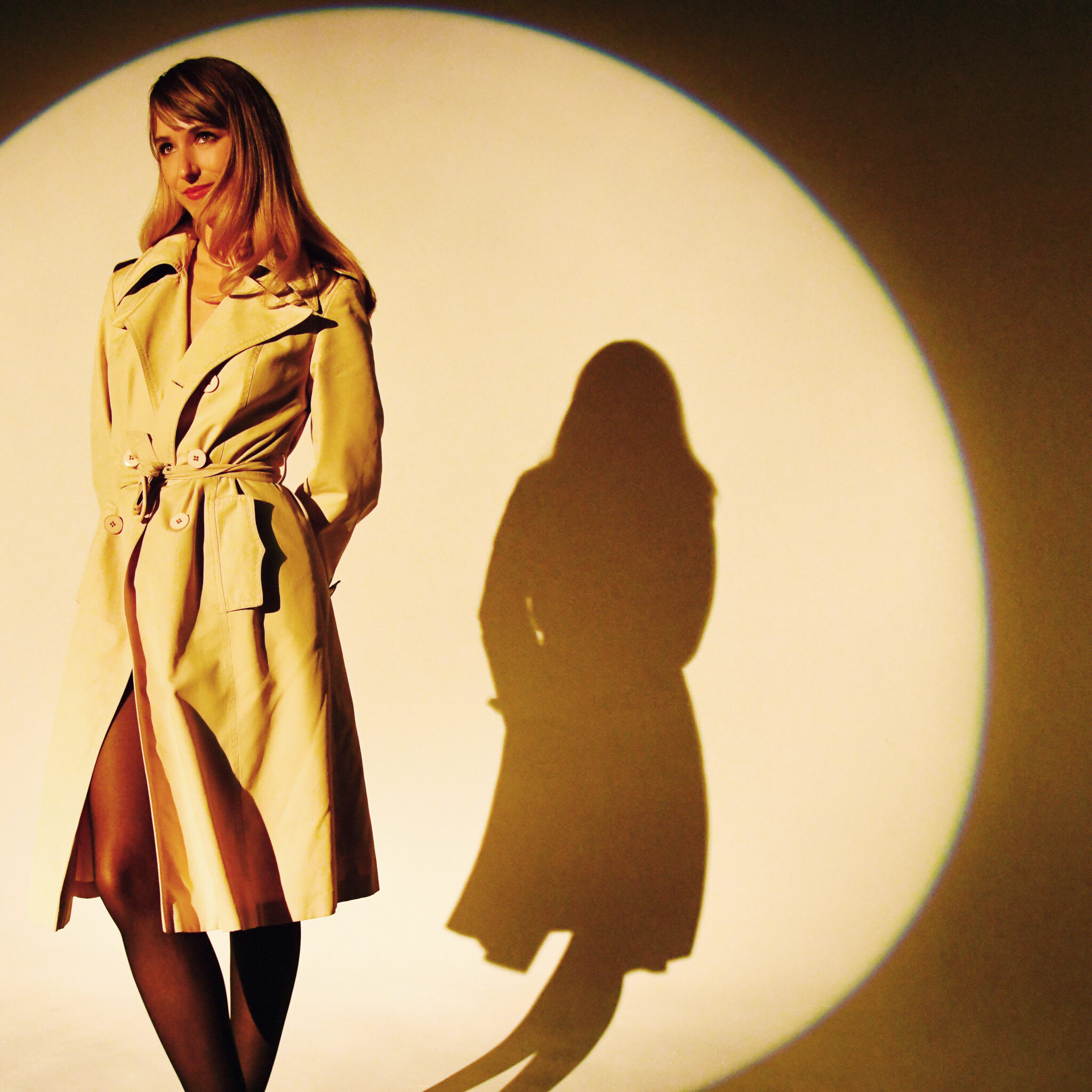 MOLLY LEWIS - La Boule Noire